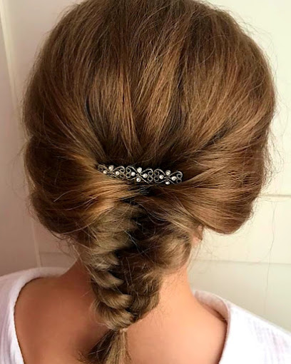 Alexandra Hair Stylist - Opiniones y contacto - Barberia10.com